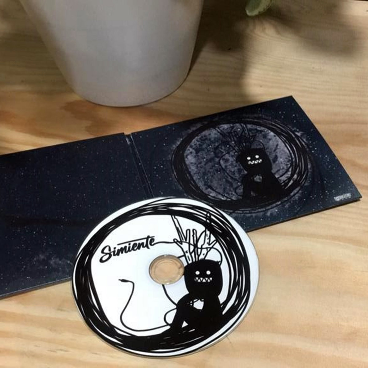 SIMIENTE | Bicho Humano | Uterzine