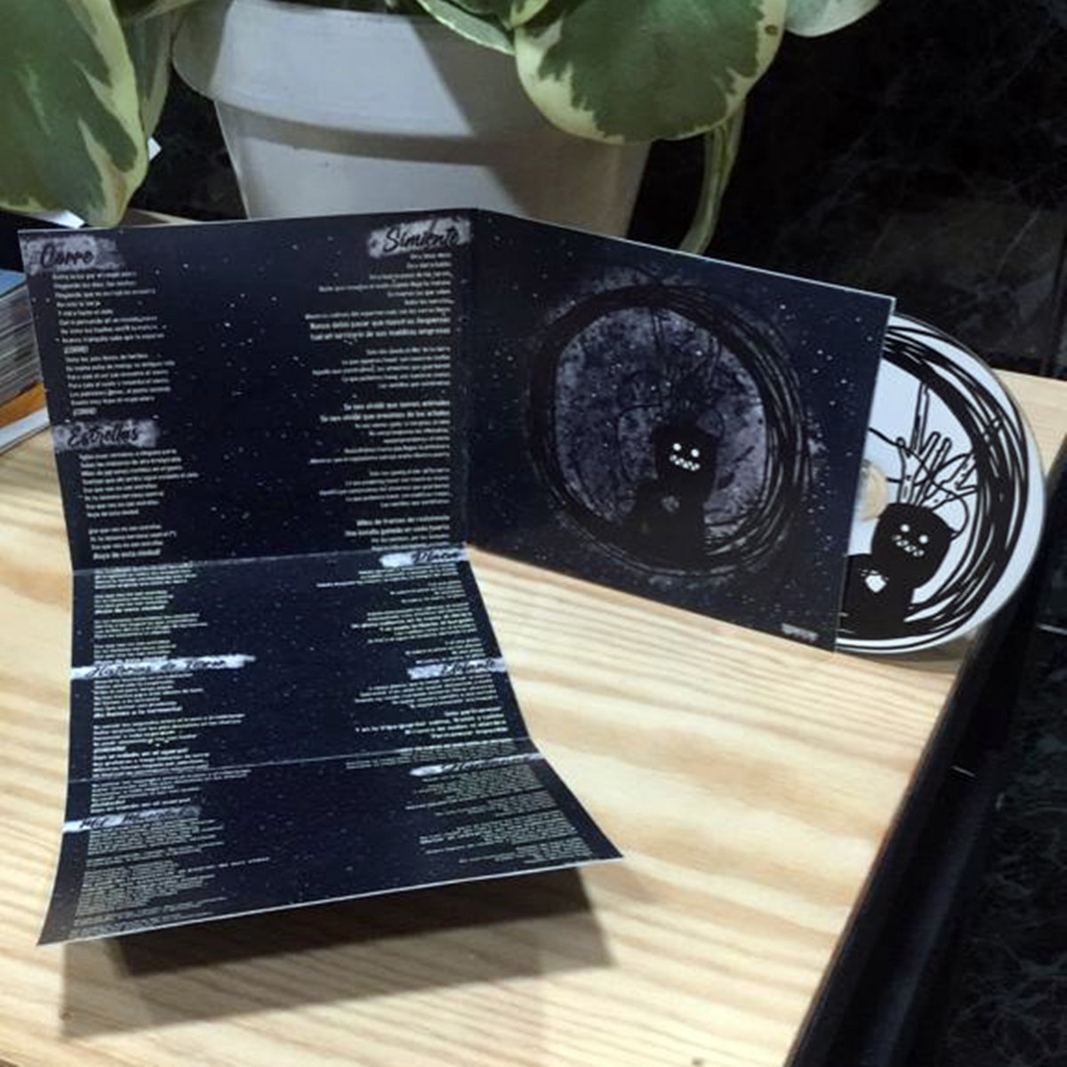 SIMIENTE | Bicho Humano | Uterzine