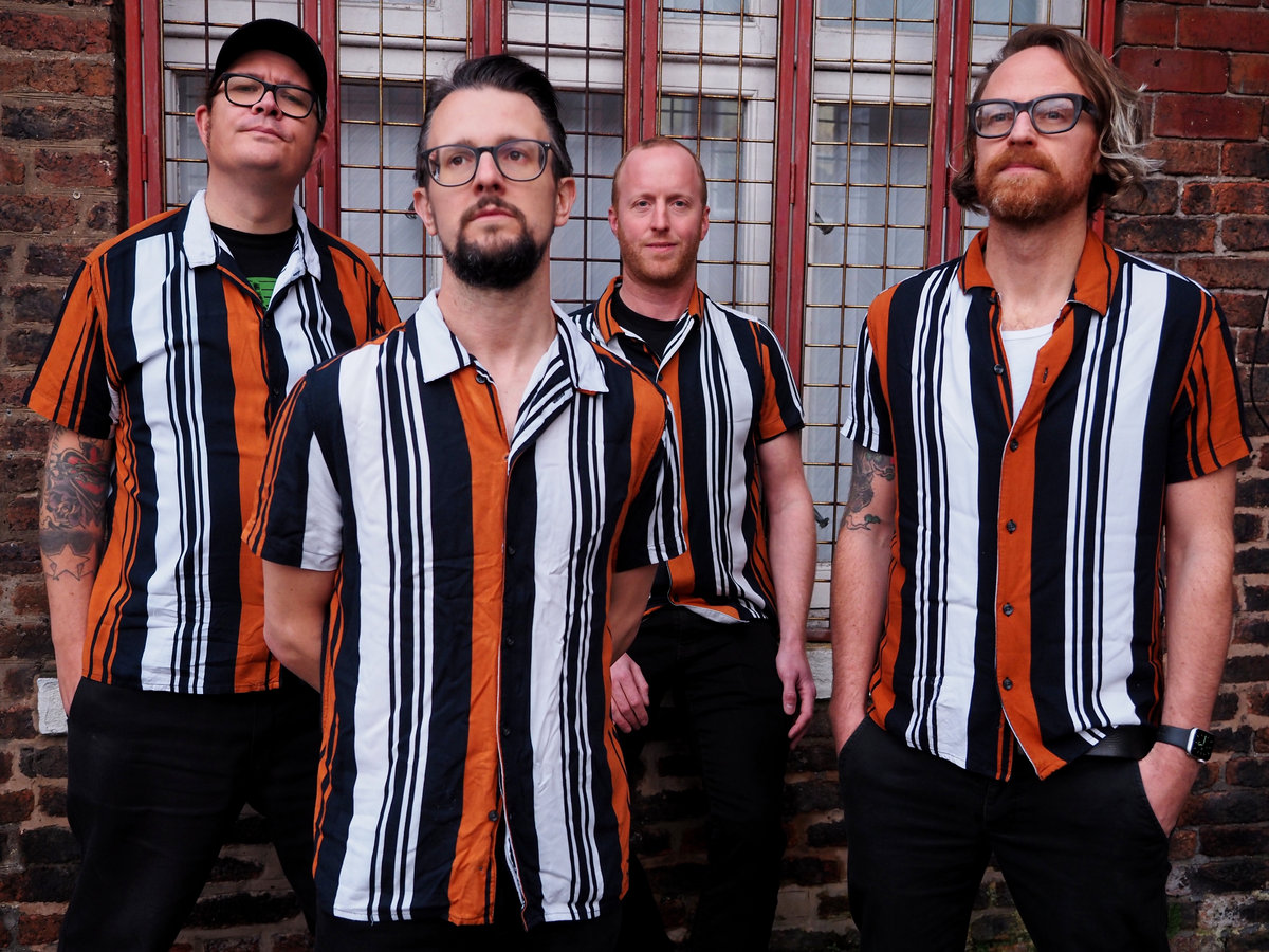 The Phantom Centre | Surface Waves