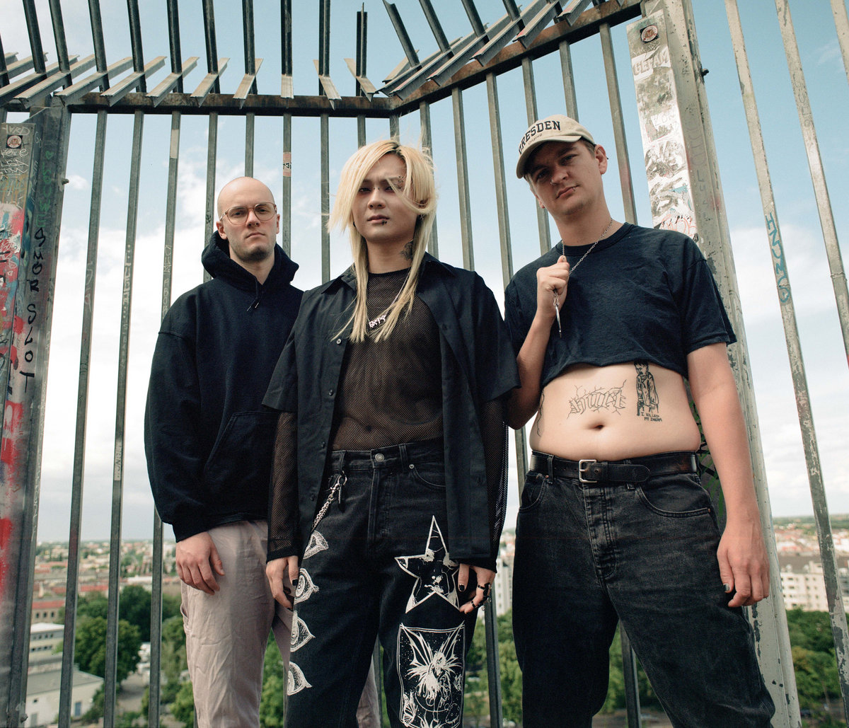 Akt I: Life to die for | Human Traces