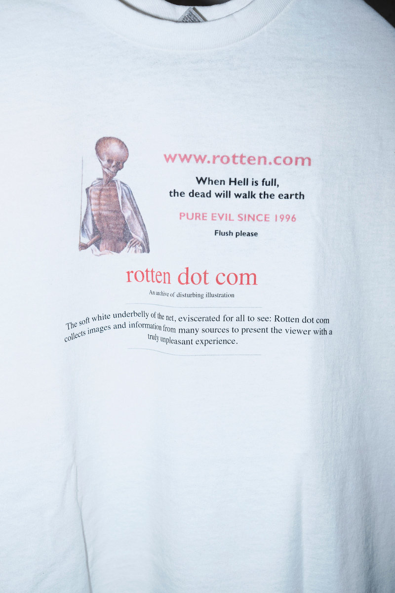 "Rotten.com Skull Bong" T-Shirt | luxxuryproblems
