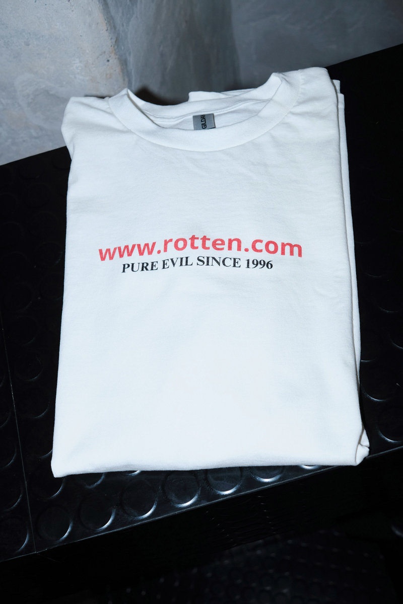 "Rotten.com Archive" T-Shirt | luxxuryproblems