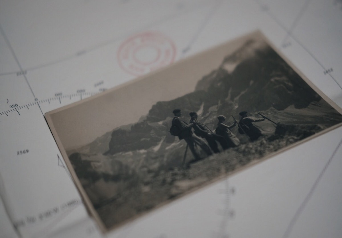 At Sea | Phil Tomsett & Aaron Martin | Facture