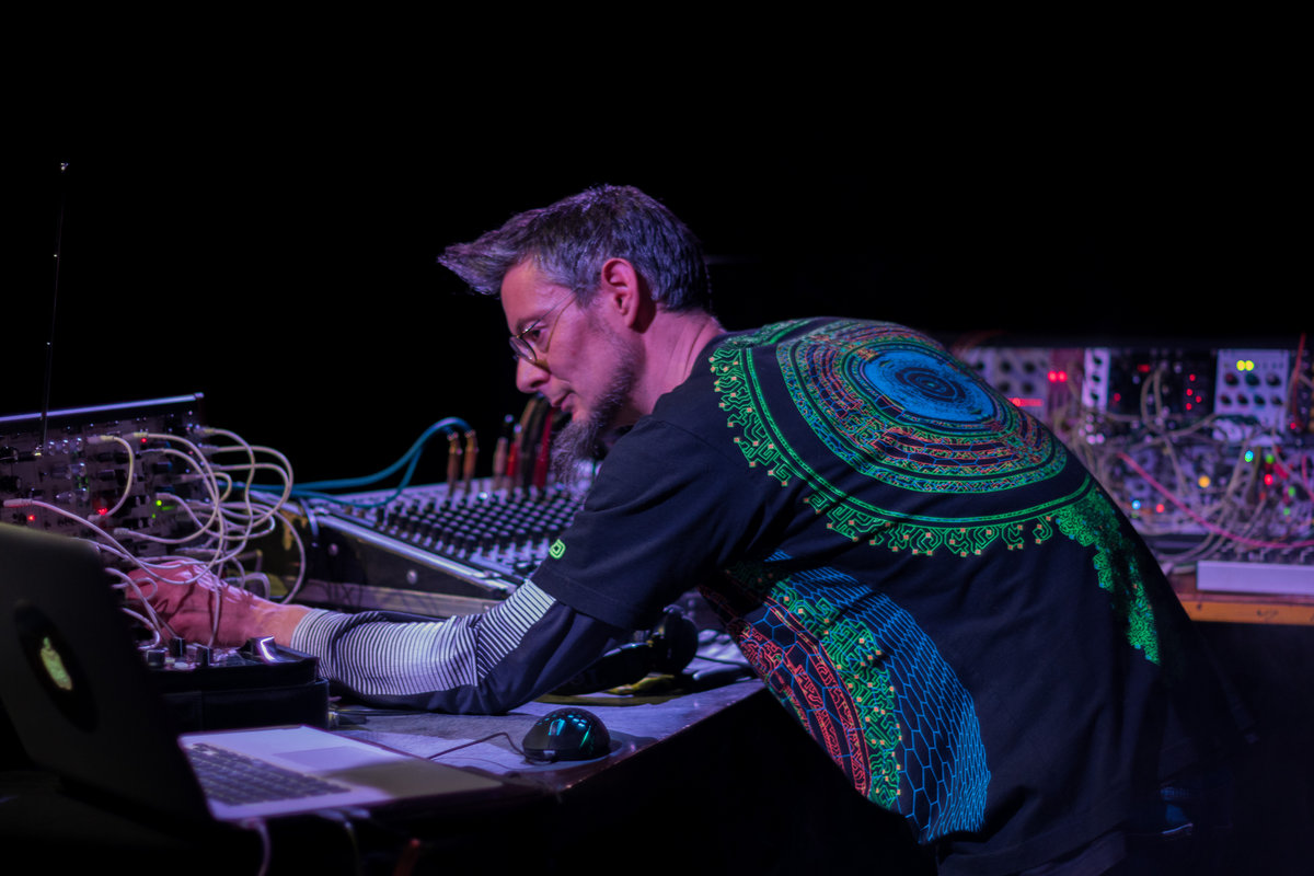 Traveling The Inside World | MODULATOR (CH)