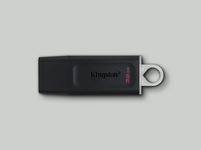 Limited Edition USB Drive 32GB | GONCALO M