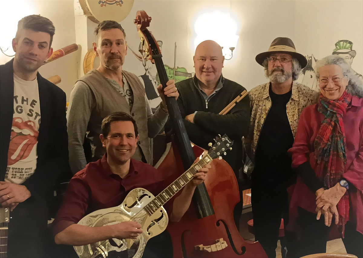 Leaving Town | Bone Saddle