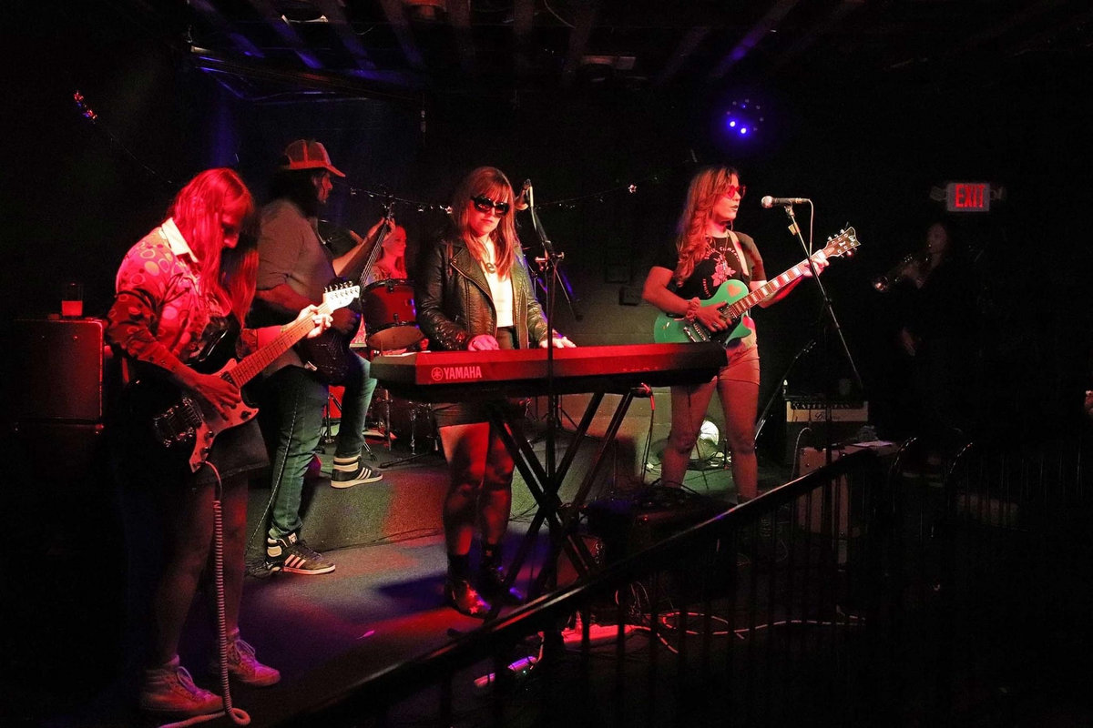 Hot Hands | The Delighters