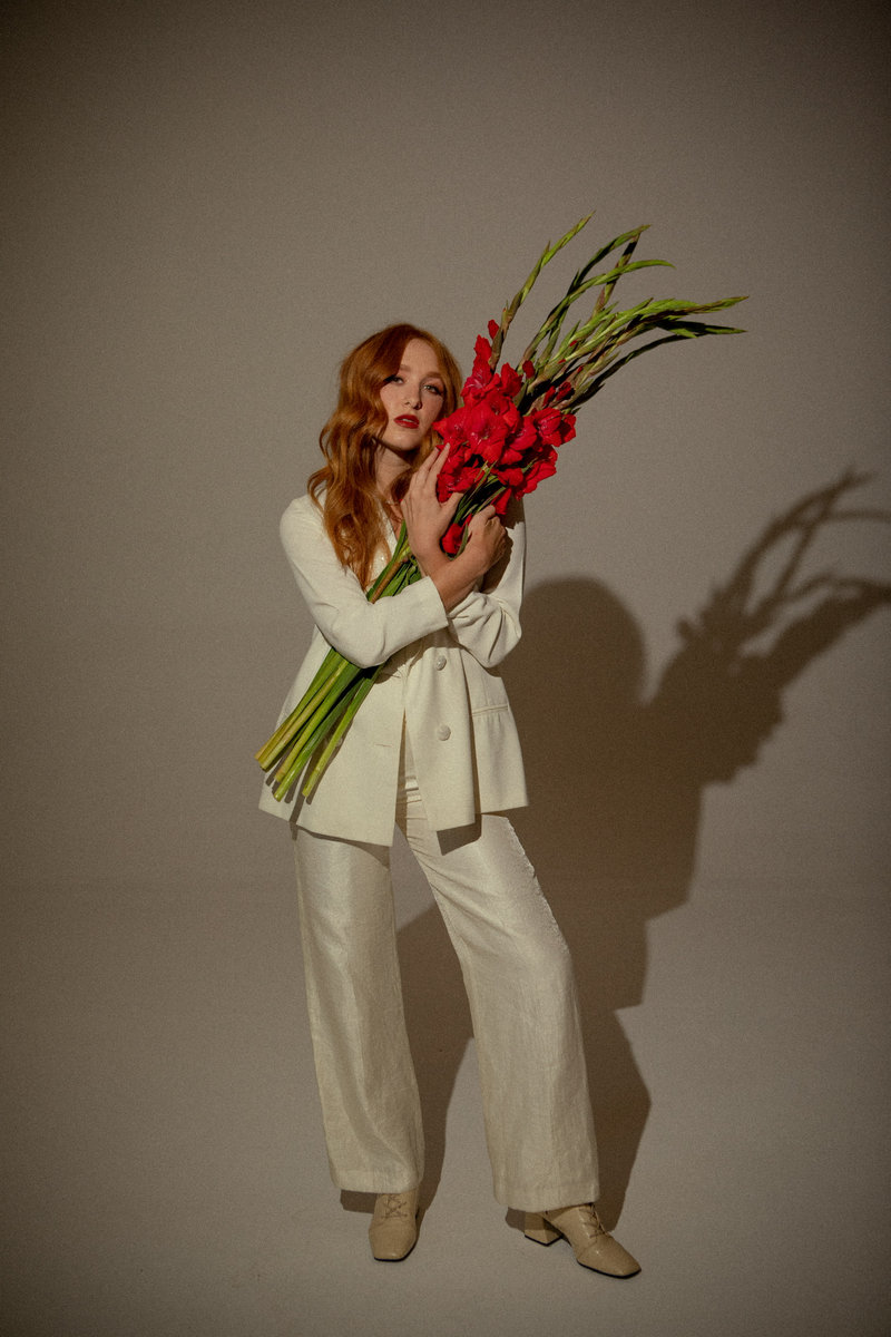 Unknown Legend | Bella White