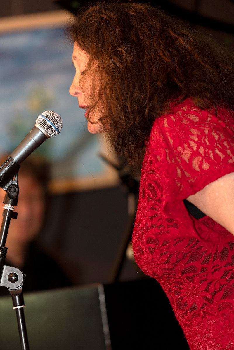 How Do I Listen | Jodi Gilbert (voice), Tineke de Jong (violin), Albert ...