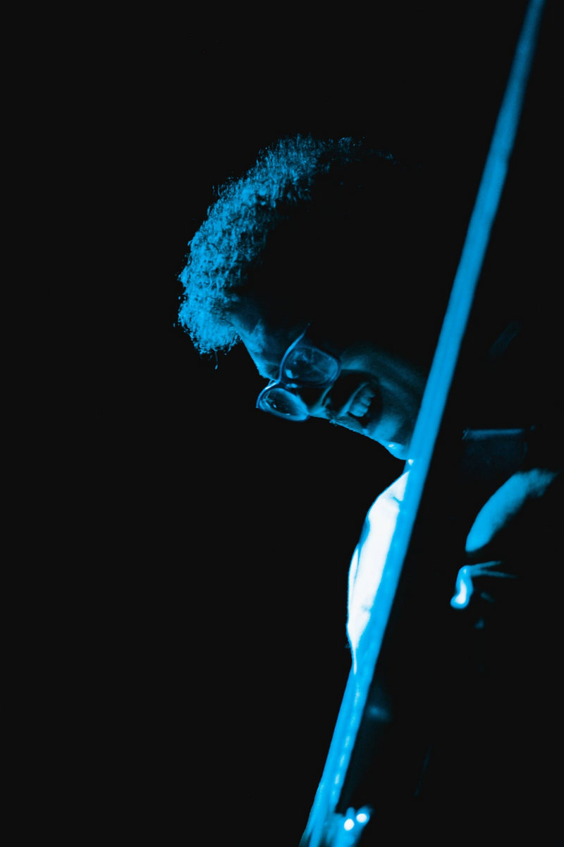 Sin Espalda | Nico Román