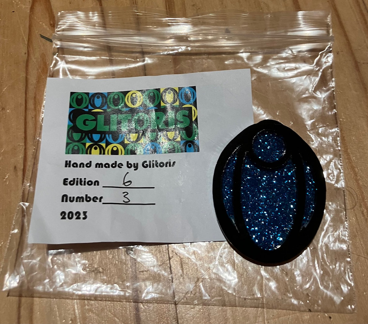 VADGE BADGE - Ed. 6 Blue Glitter | Glitoris