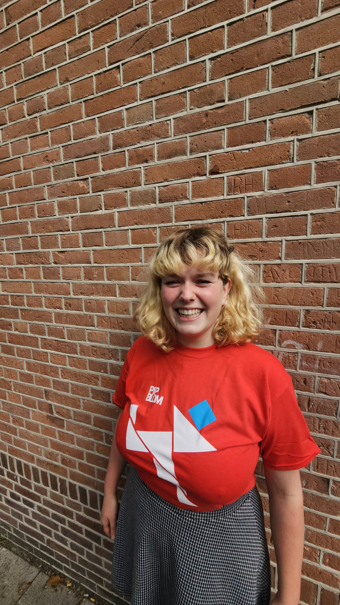 Red Bobbie t-shirt | Pip Blom
