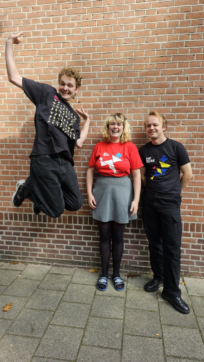 Red Bobbie t-shirt | Pip Blom