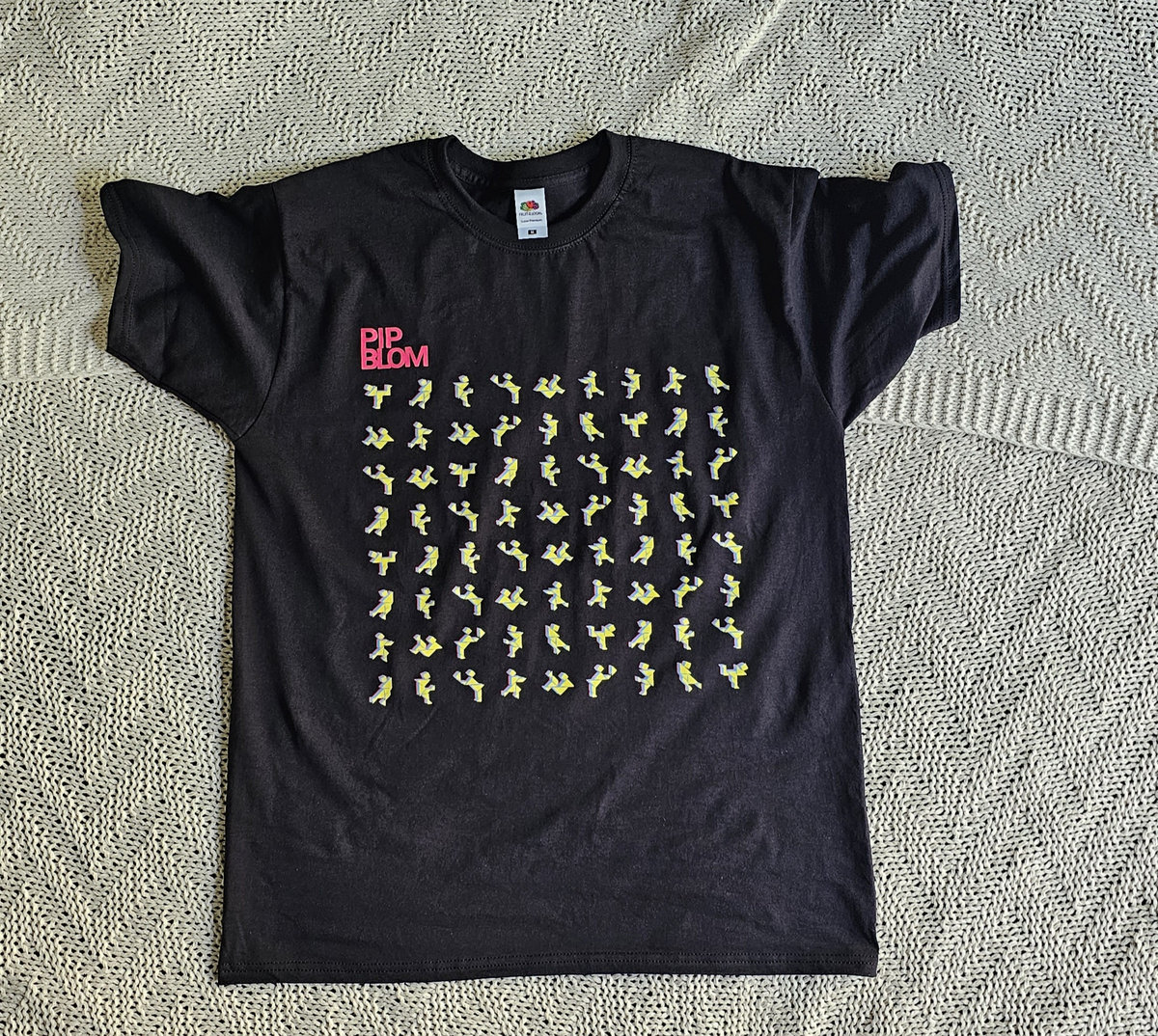 Black Bobbie T-shirt Multiple bobbies | Pip Blom