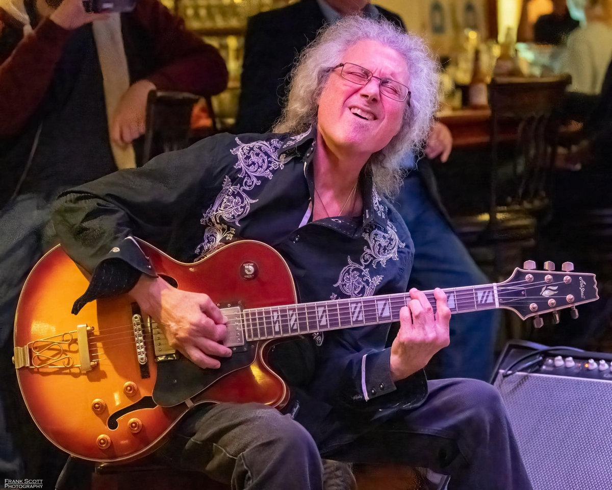 Archtop Martini | The Geno White Trio