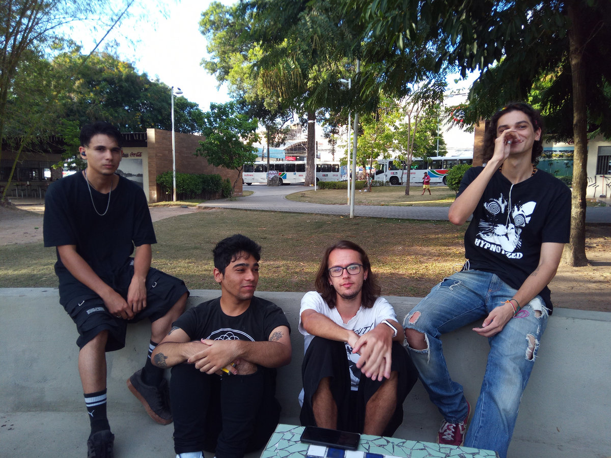 Mente Corrompida Por Lembranças Vazias | Sorrystate