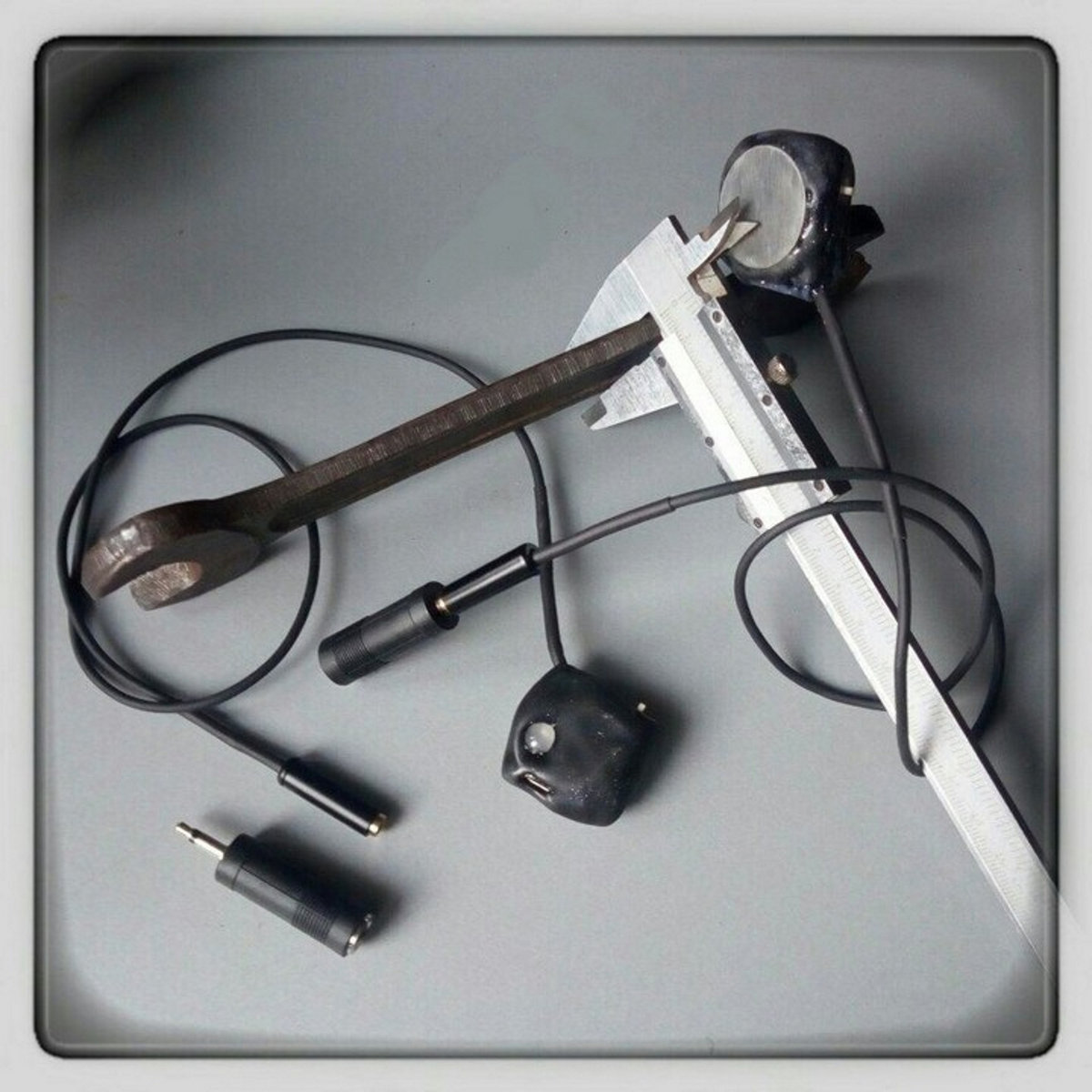 Magnetic Piezo Contact Microphone & Preamp | Ereh Saw