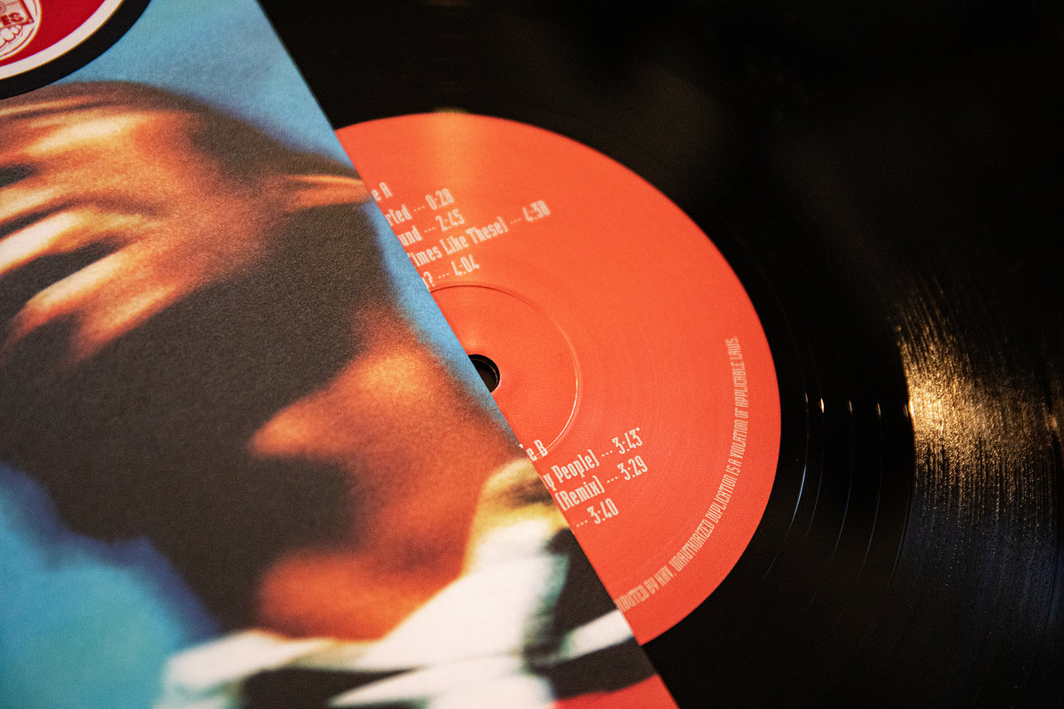 Riverside Pictures | Walkin' Large | 90s Tapes
