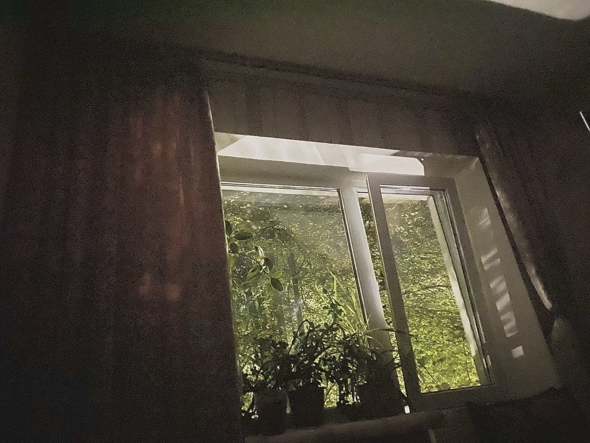 door closes | crying window