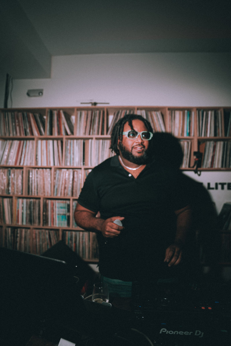 Mink Montagé Crew Tee | Nick Varcity