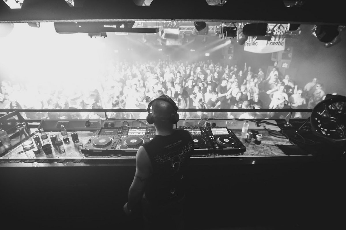 Wayne Smart - Make Some Noise | Wayne Smart