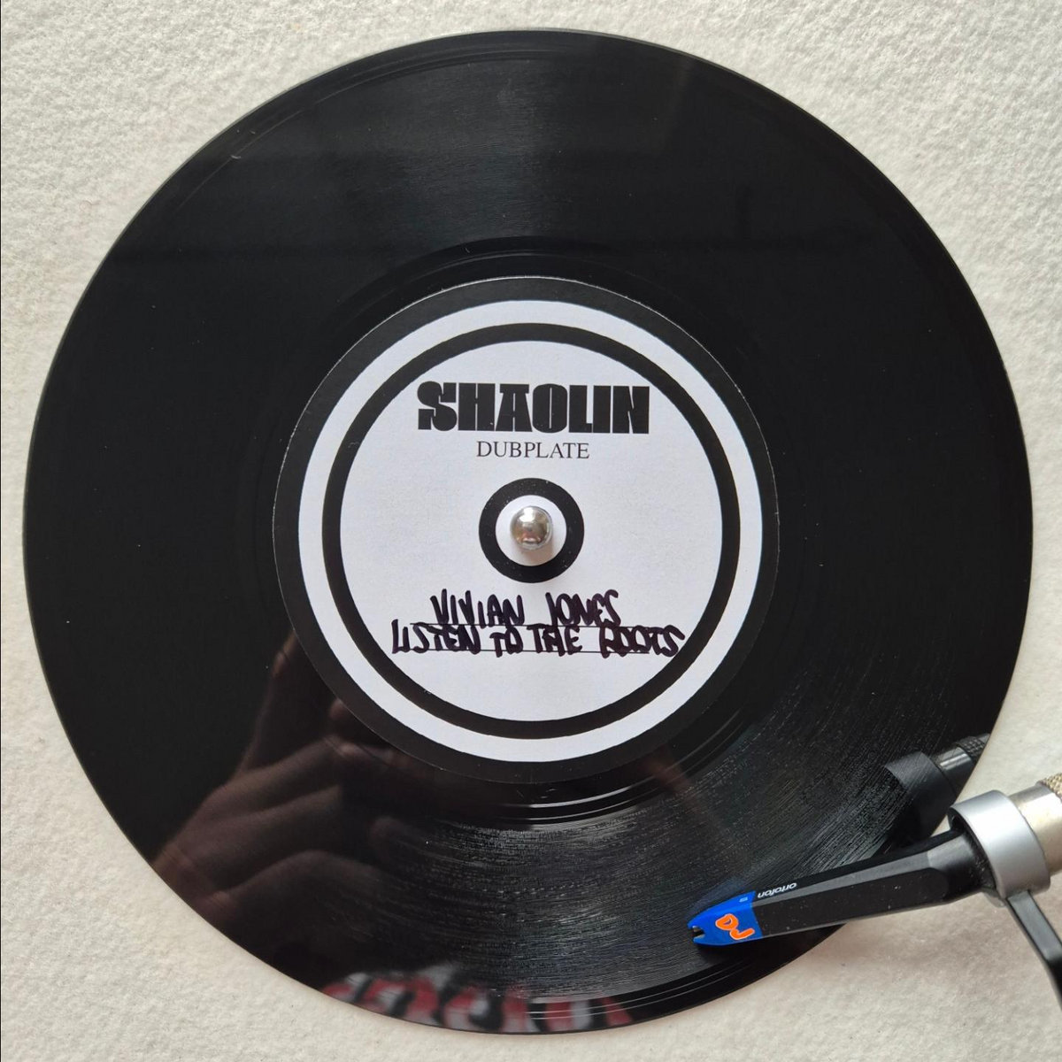 Vivian Jones - Listen To The Roots DUBPLATE MIX (Limited 7" Polyvinyl ...