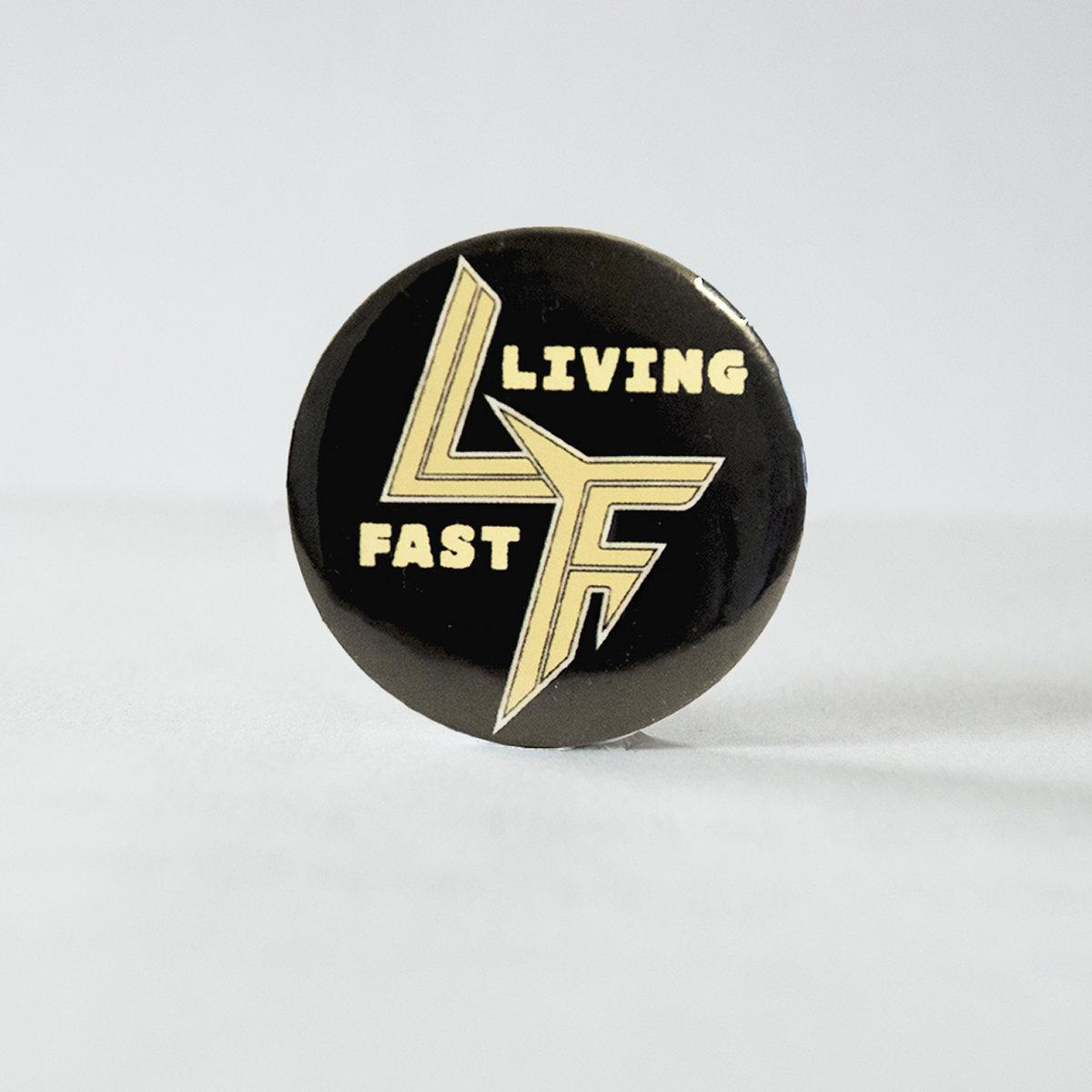 LIVING FAST Badge, 37 mm, LF Logo | Turborock Productions