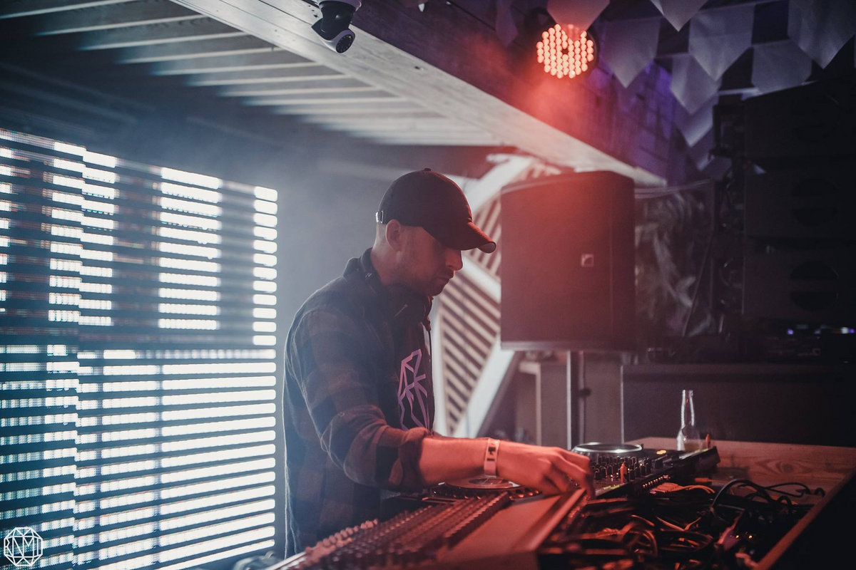 Chroma Blur | Tom Ellis