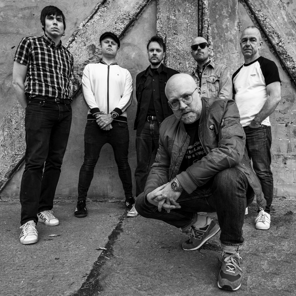 The Chains featuring Lady Kay - It Must Be Nice | The Chains