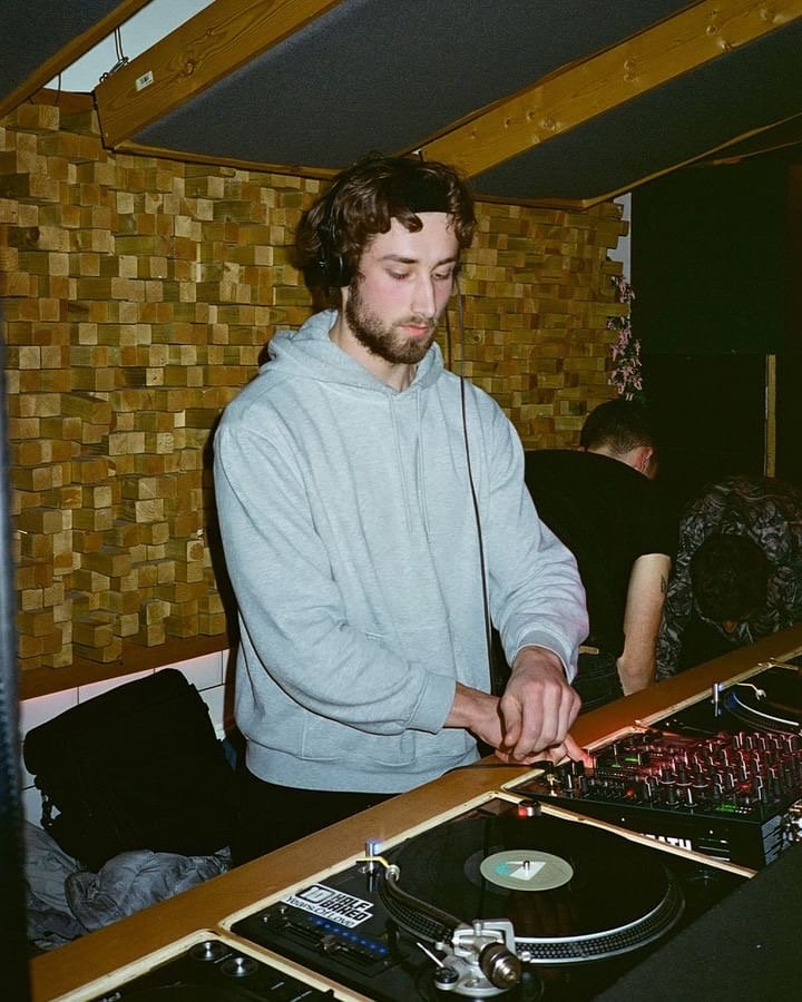 Nooks and Crannies / Tundra | Moon Chaser