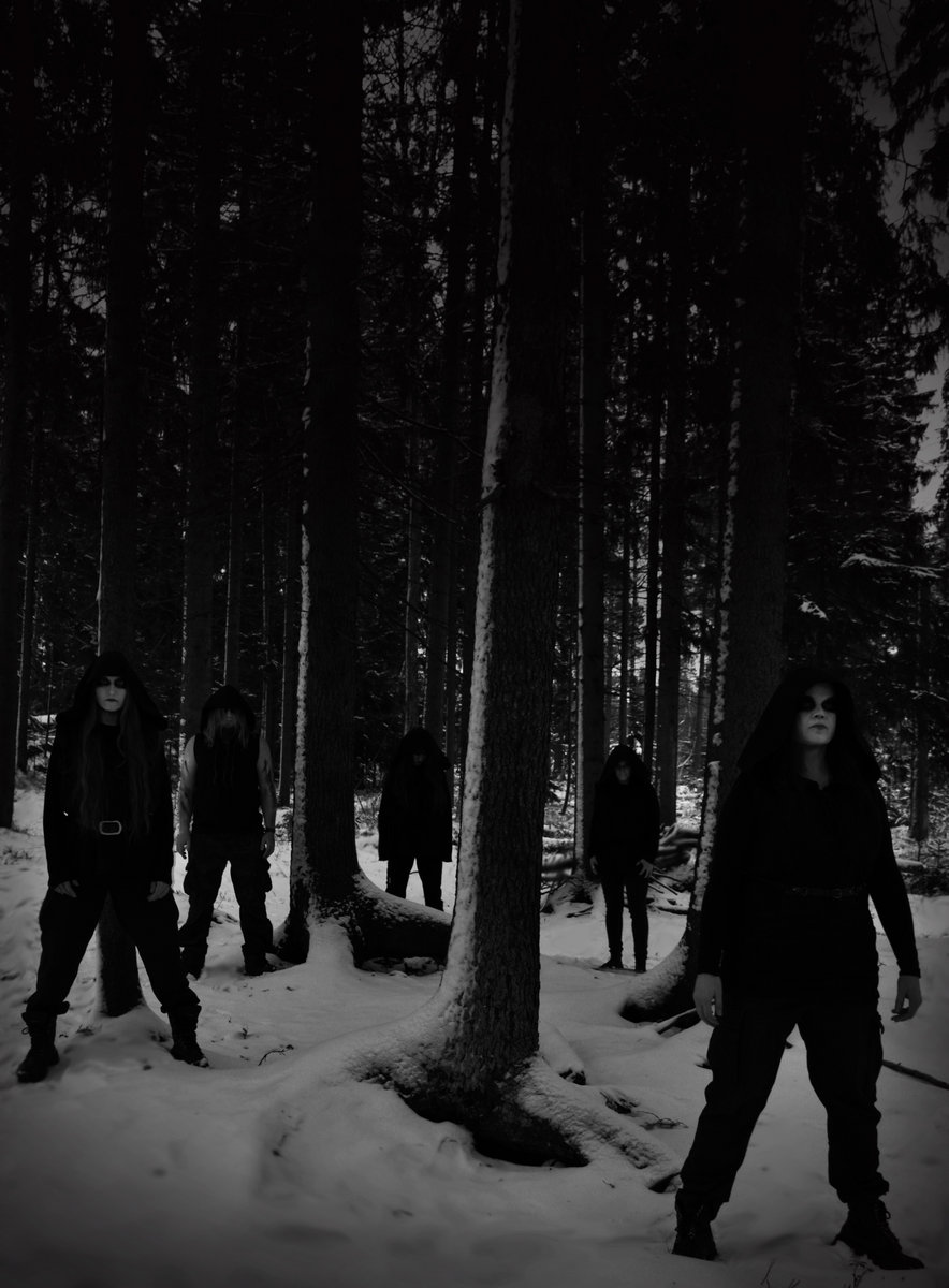 Pimeyden Hyytävä Maa | Väet