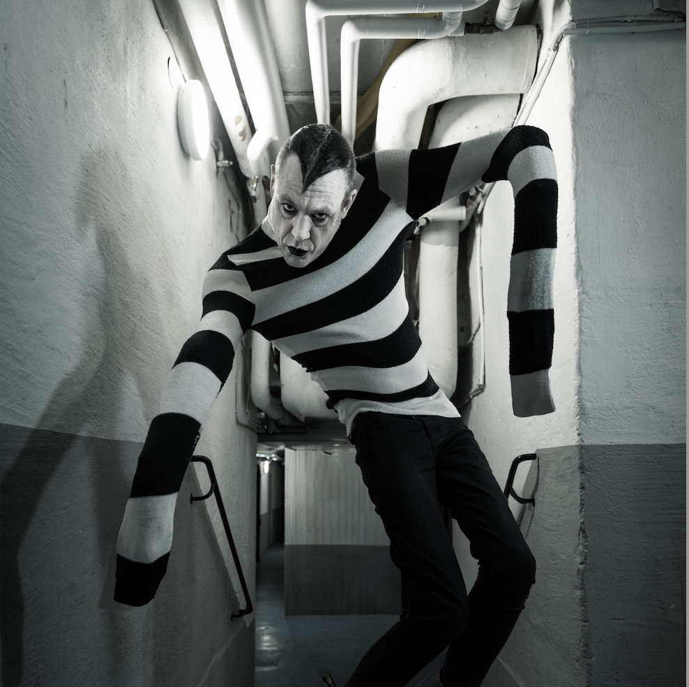 My Bones, Your Ashes | Henric de la Cour