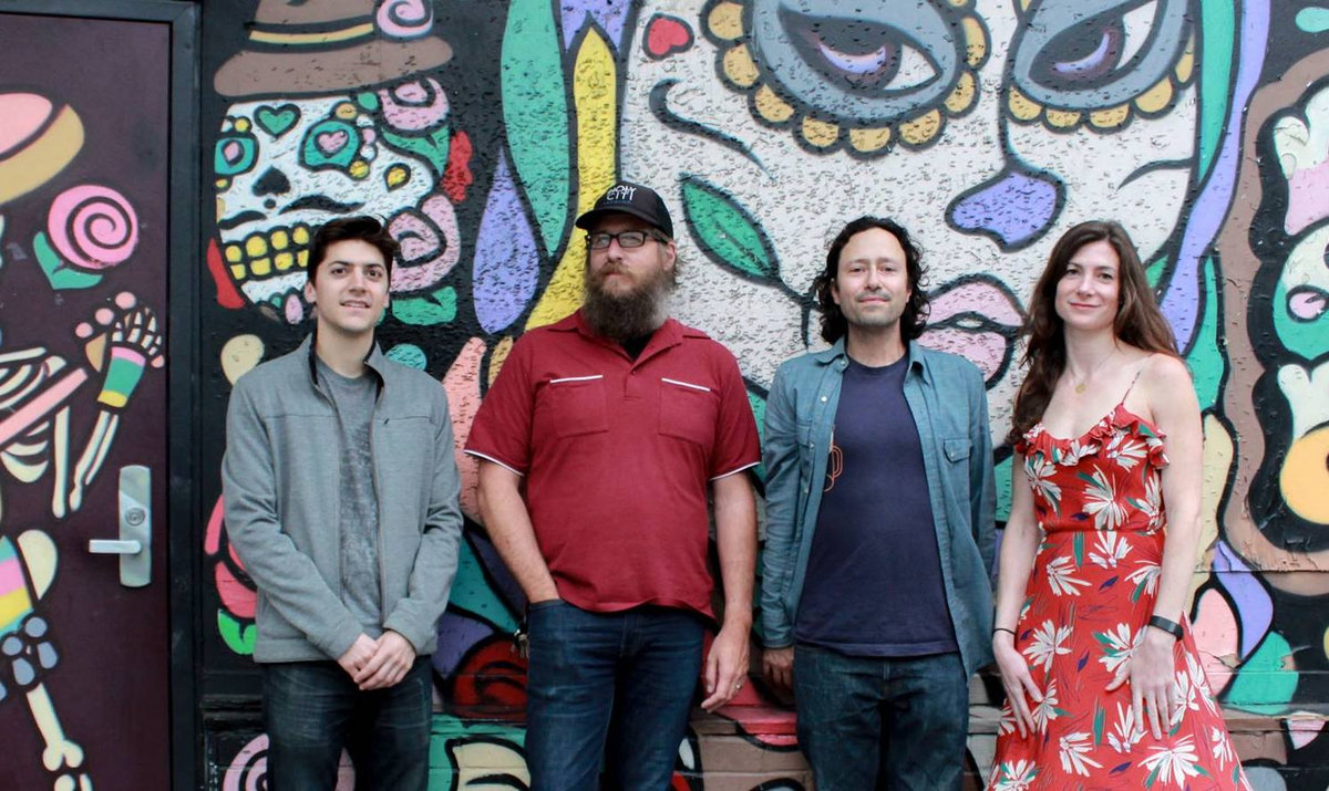 When No One's Looking | Commoner