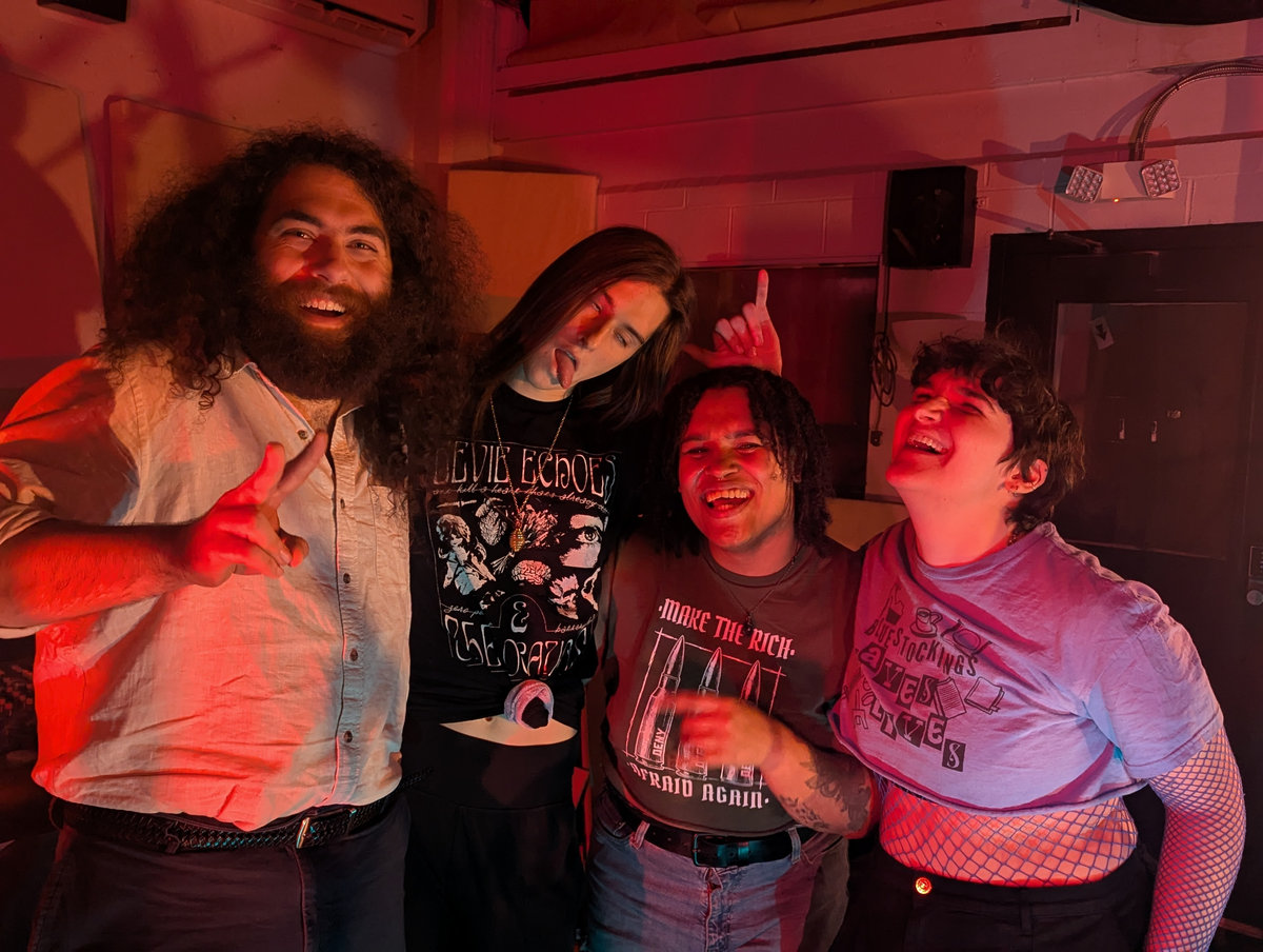 Cart Studio (Live Session) | Eevie Echoes & The Locations