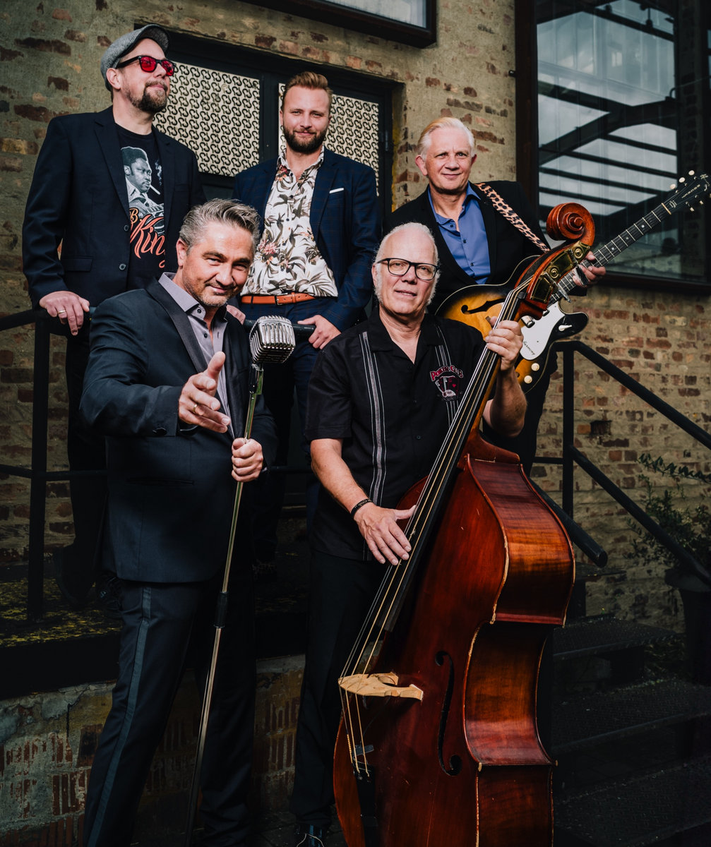 Lonesome In The Moonlight | B.B. & The Blues Shacks