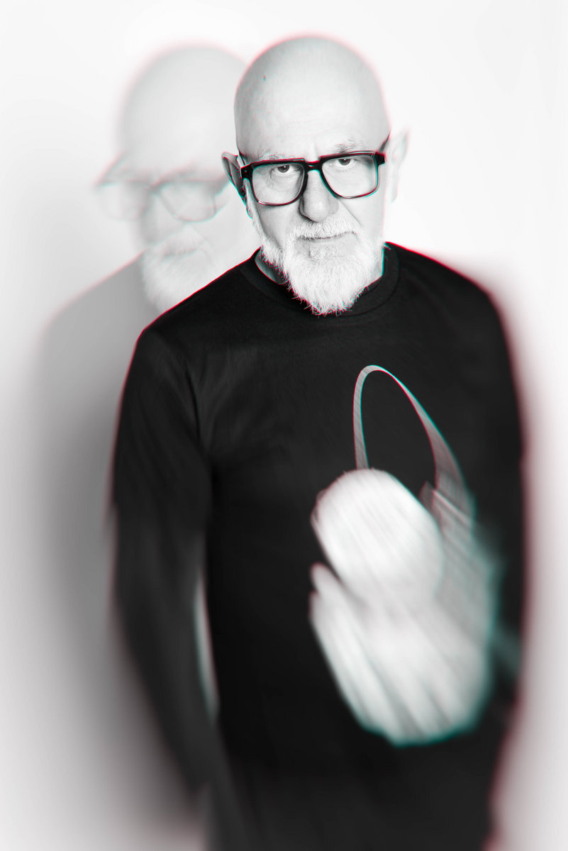 No place on earth | Roberto Mares