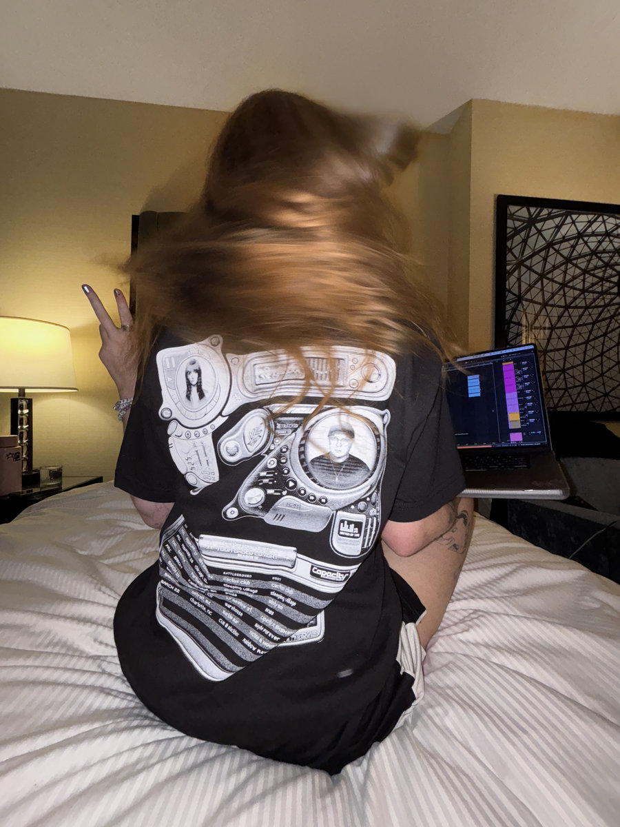 Umru vs Ninajirachi: Tour Based Combat III T-shirt | Ninajirachi