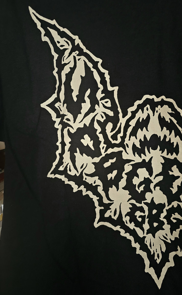 Black T-shirt w/ cream white logo | Spøgelse