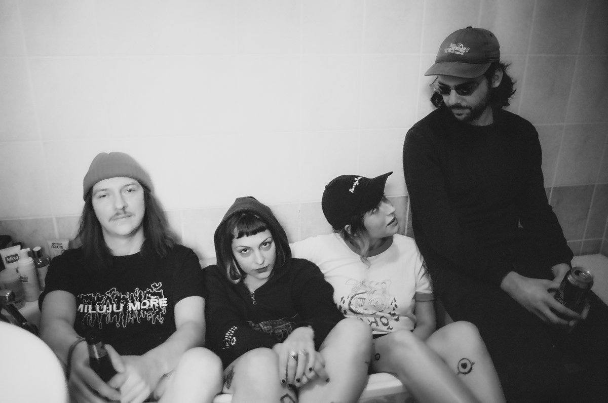 z nejhoršího vevnitř | buchty / nouze