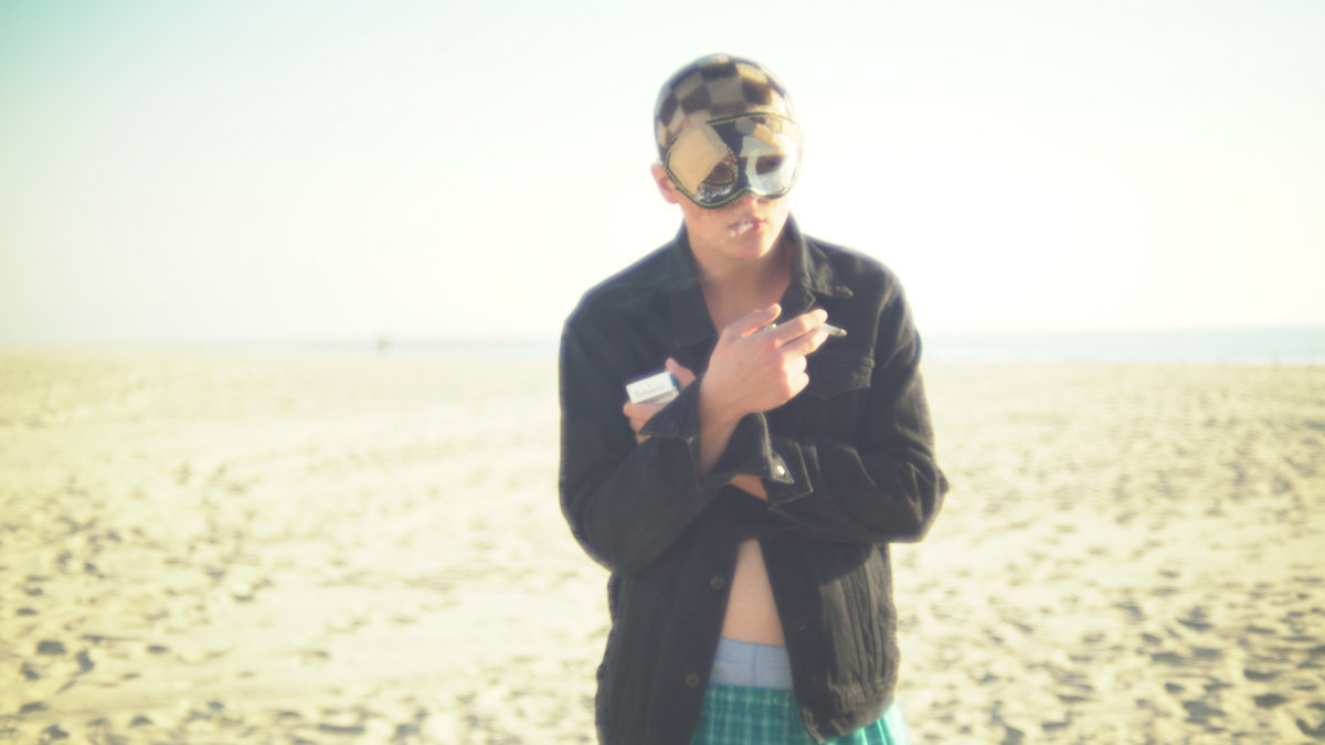 Every crow needs a rest | standing crow