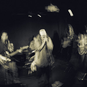 Music | necesito el valor tanto como necesito el miedo