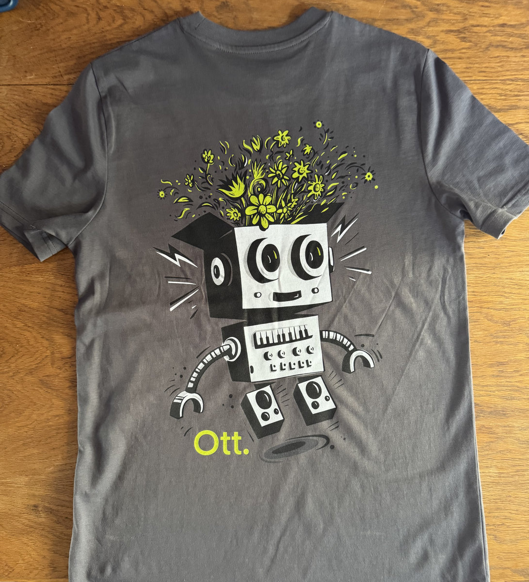 Exploding flower head bot dark grey t-shirt | Ott