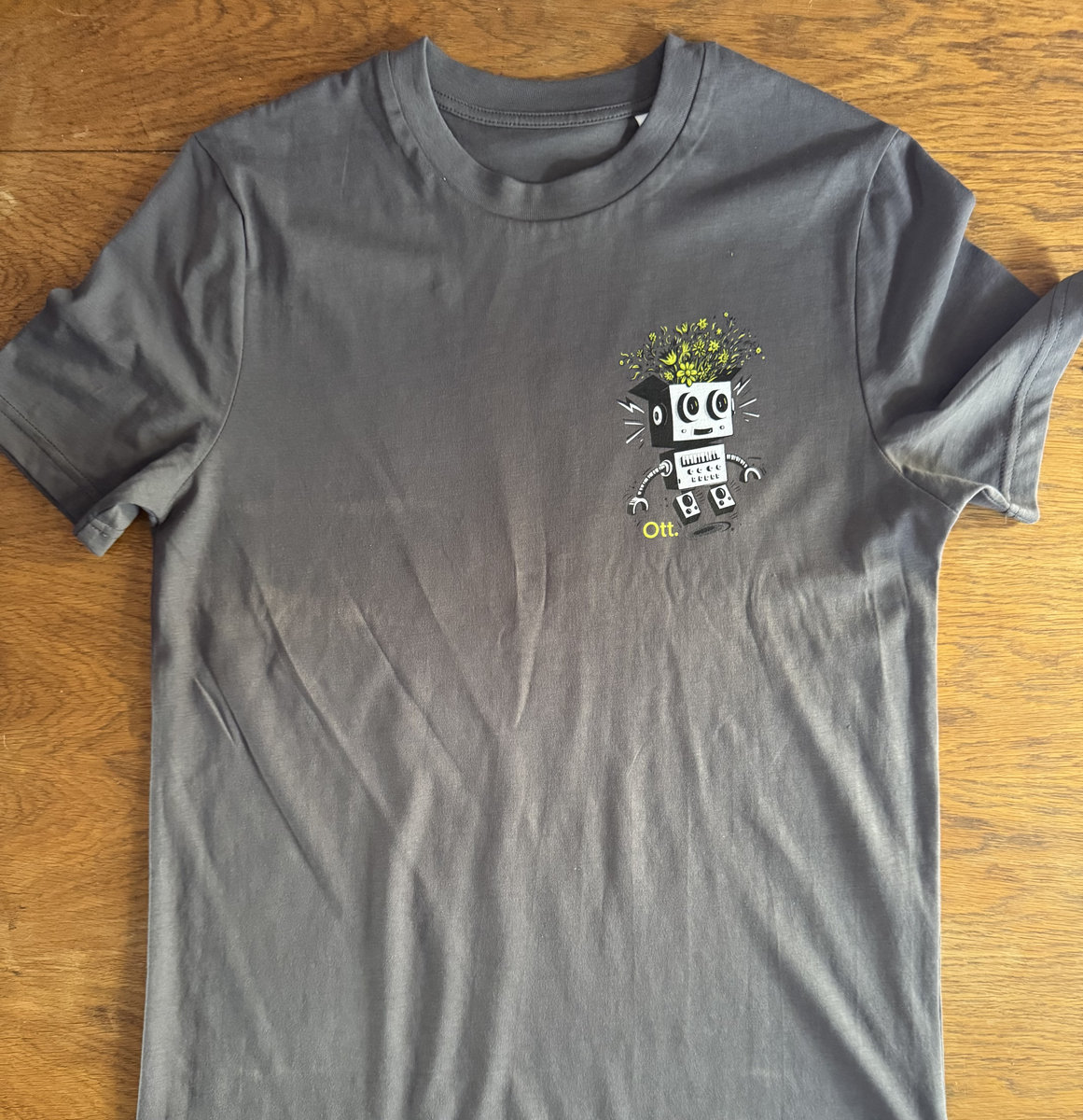 Exploding flower head bot dark grey t-shirt | Ott