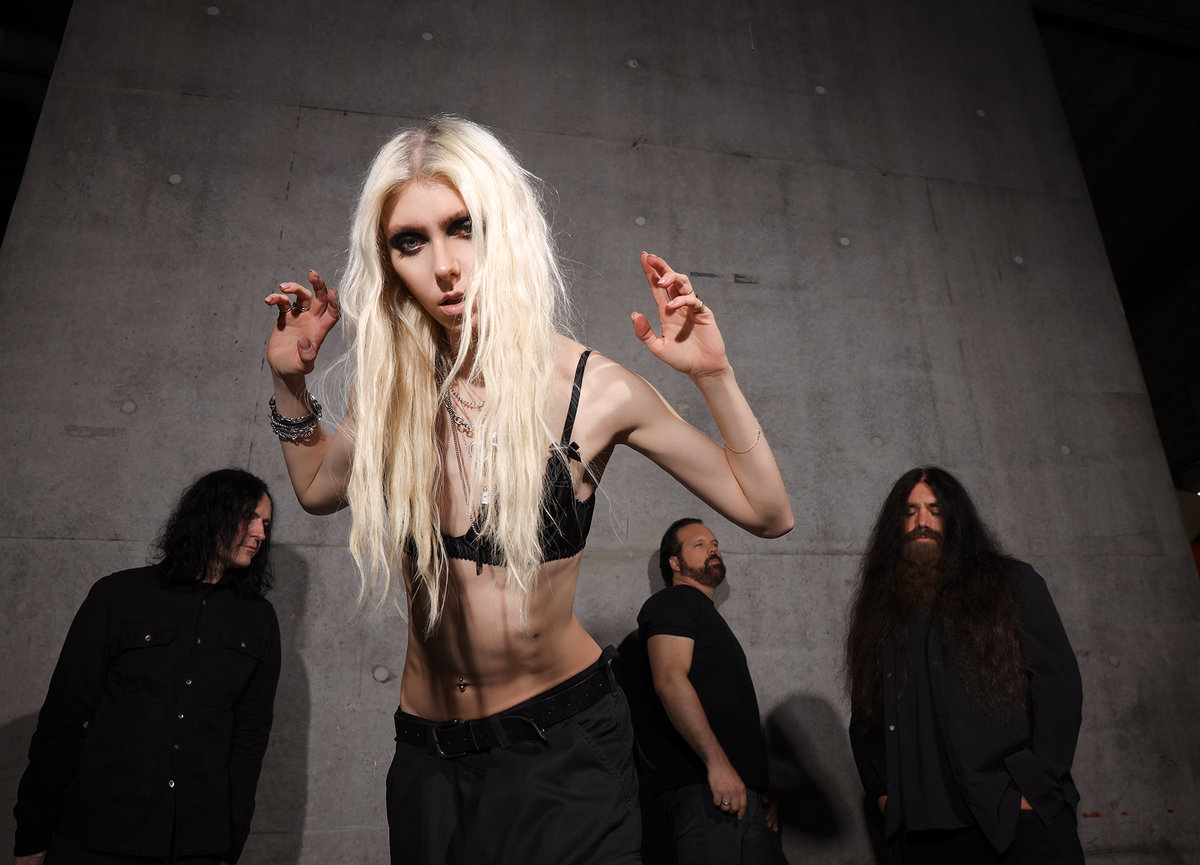 Taylor Momsen's Pretty Reckless Christmas | The Pretty Reckless