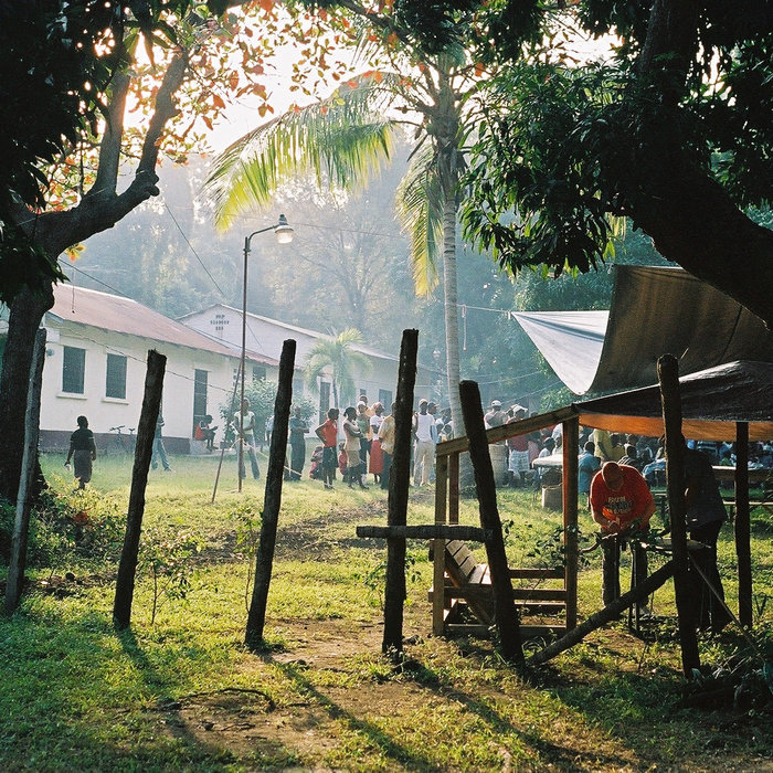 Petit-Goâve - Patients singing at field hospital | Dan Lyth