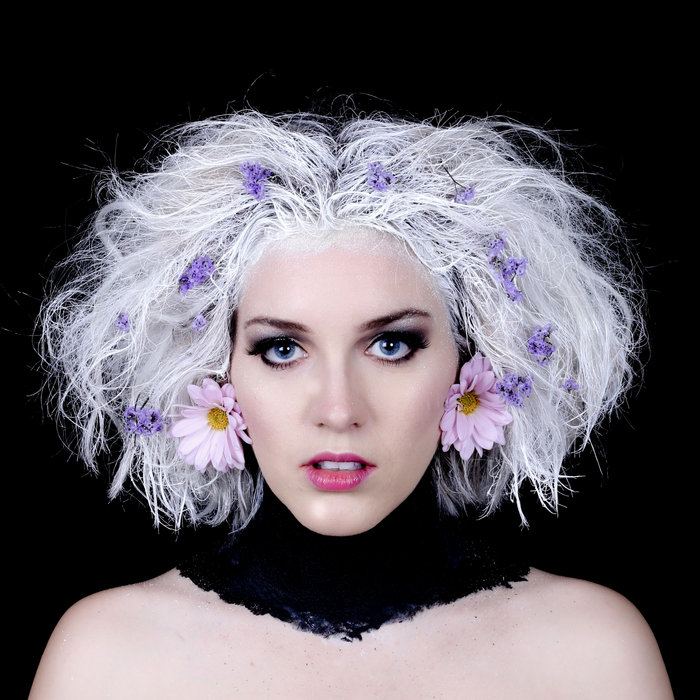 Listen | Laura Hickli