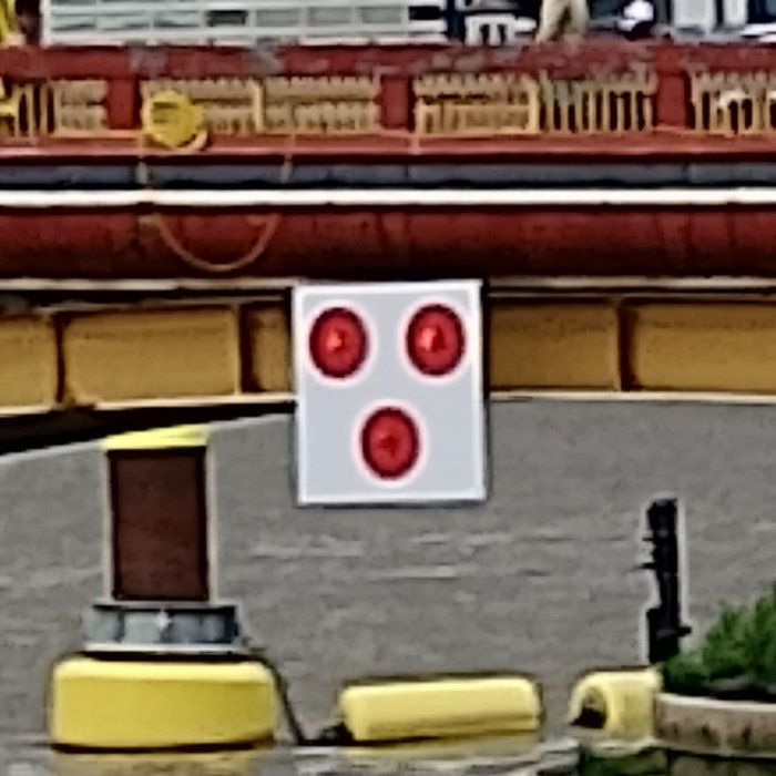 Three Spots | ræntgen