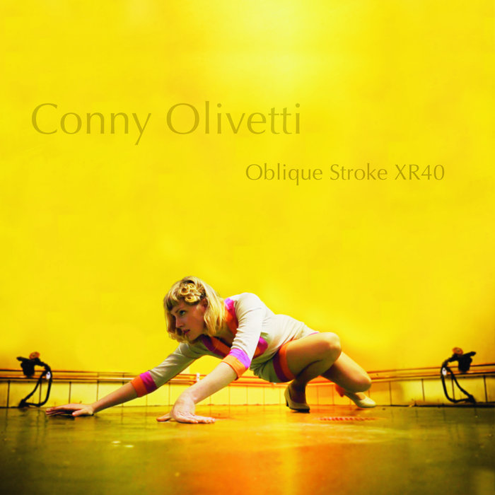 Oblique Stroke XR40 | Conny Olivetti