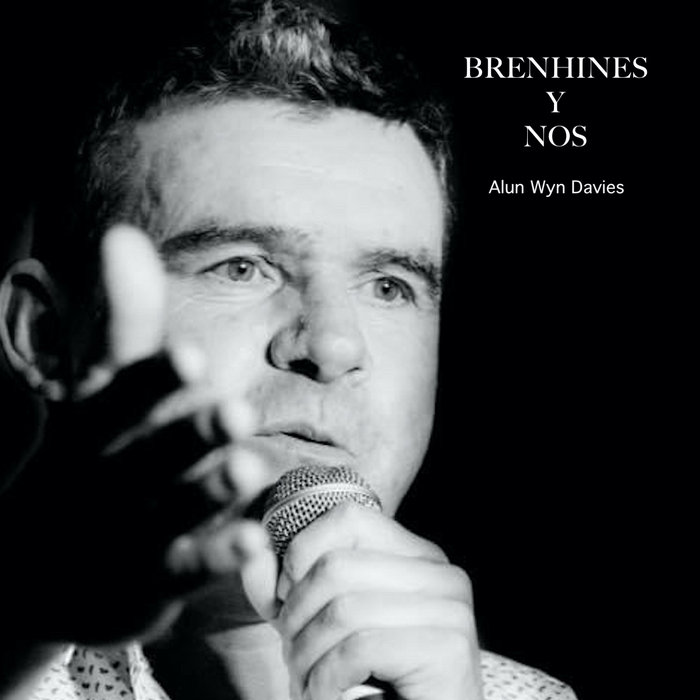Brenhines y Nos | Alun Wyn Davies