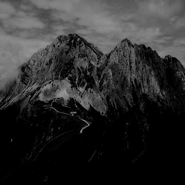 The Mountains Are Falling | Kluisenaar | Solitude